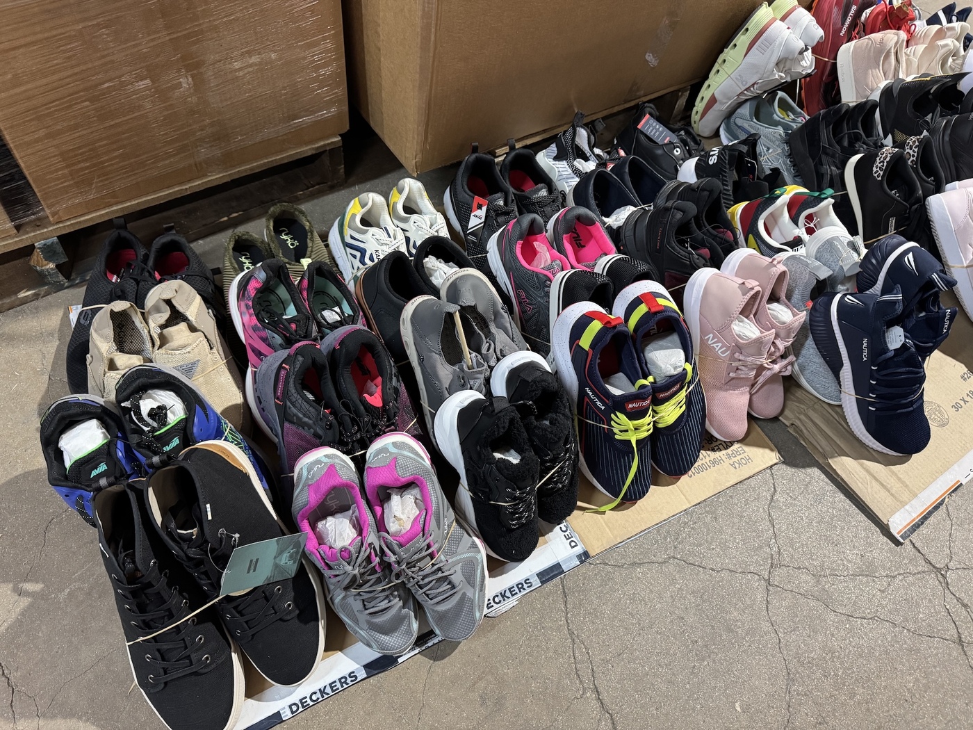 ATHLETIC SHOES Standard Pallet